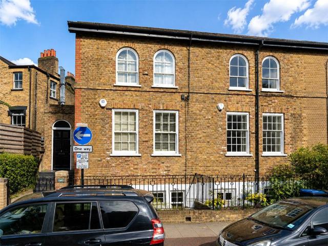 2 bedroom end of terrace house to rent