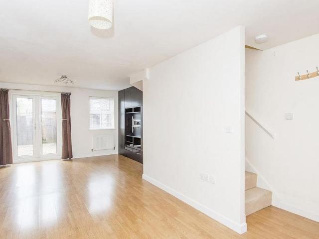 2 bedroom end of terrace house to rent