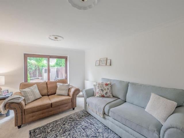 2 bedroom end of terrace house to rent