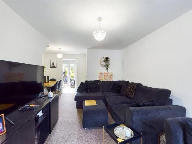 2 bedroom end of terrace house to rent