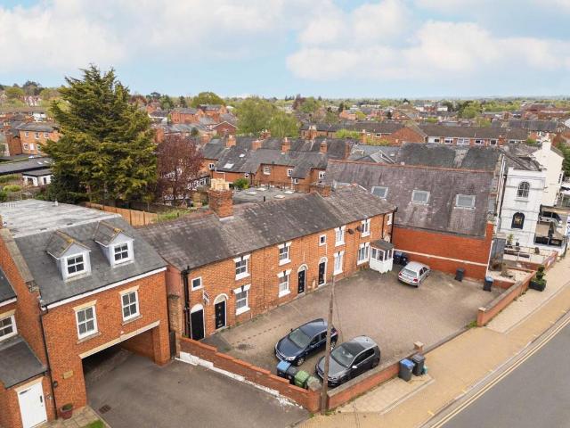 2 bedroom end of terrace house to rent