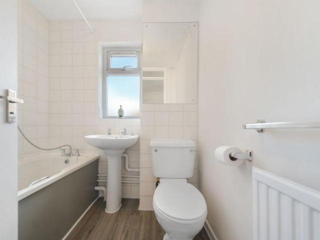 2 bedroom end of terrace house to rent
