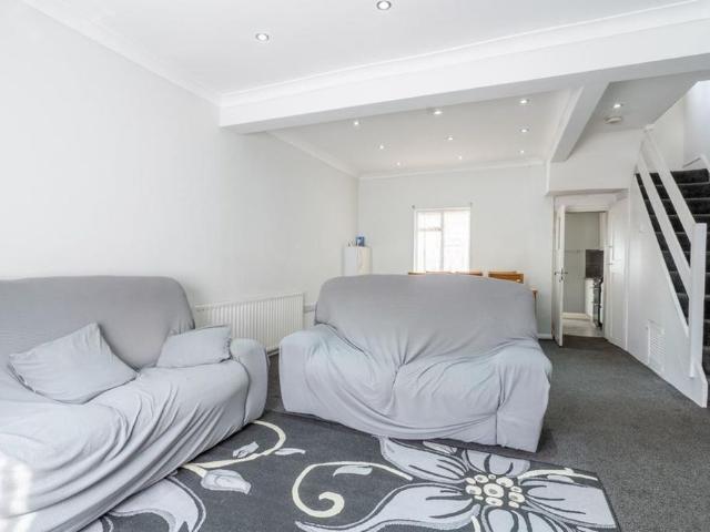 2 bedroom end of terrace house to rent
