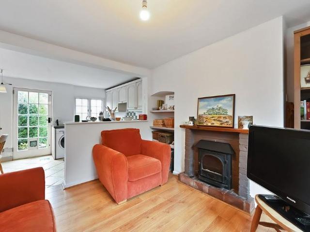 2 bedroom end of terrace house to rent