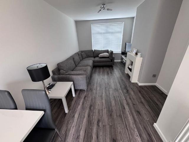 2 bedroom end of terrace house to rent