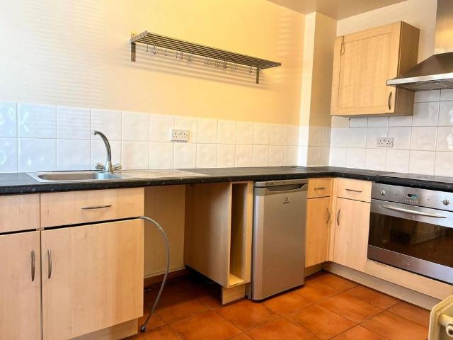 2 bedroom end of terrace house to rent