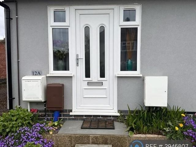2 bedroom end of terrace house to rent