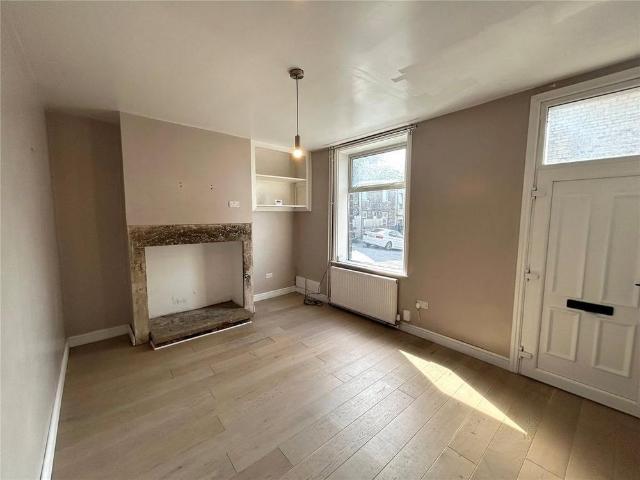 2 bedroom end of terrace house to rent