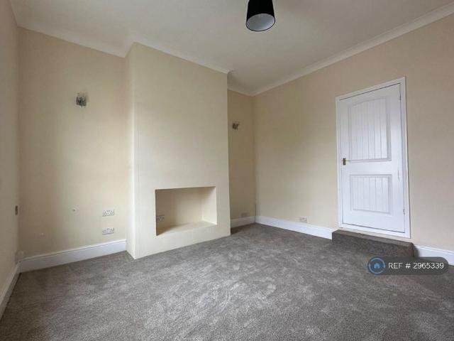 2 bedroom end of terrace house to rent