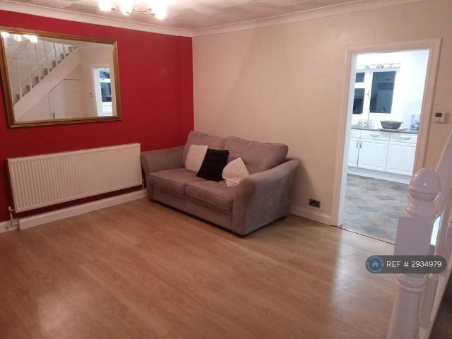 2 bedroom end of terrace house to rent