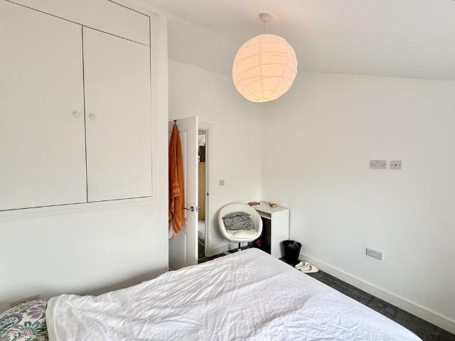 2 bedroom end of terrace house to rent