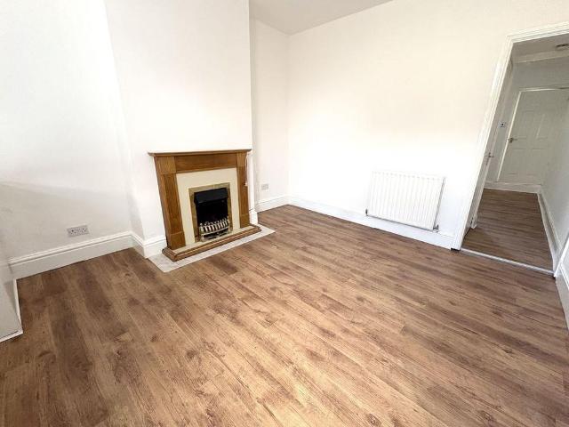 2 bedroom end of terrace house to rent