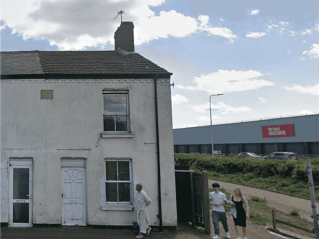 2 bedroom end of terrace house to rent