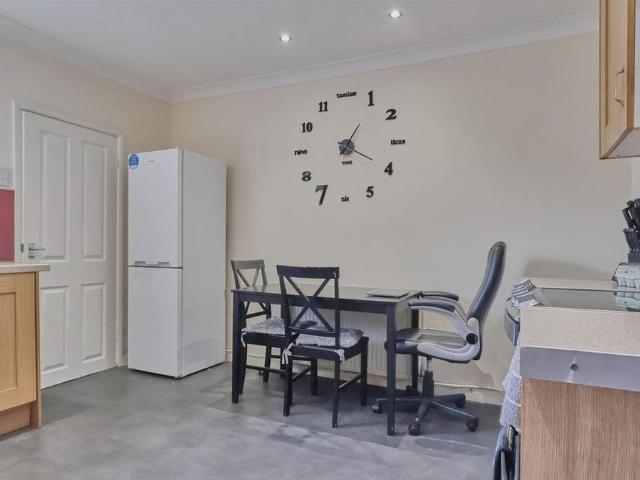2 bedroom end of terrace house to rent