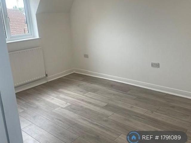 2 bedroom end of terrace house to rent