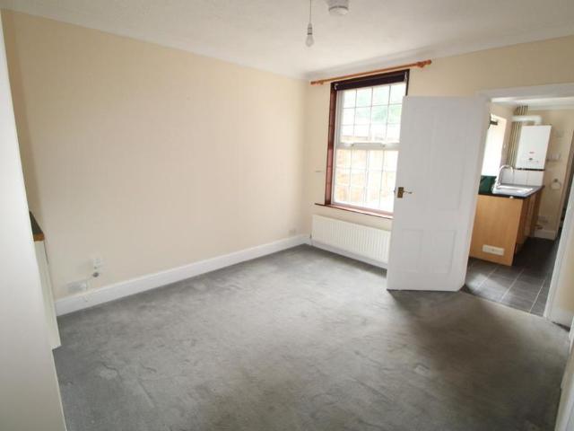 2 bedroom end of terrace house to rent