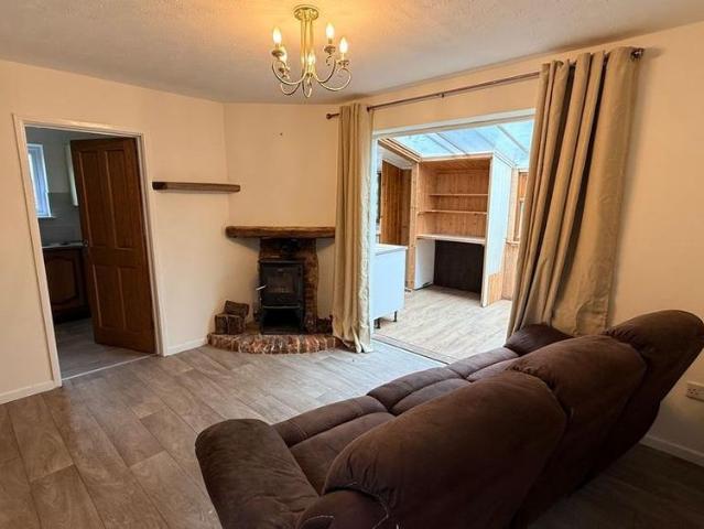 2 bedroom end of terrace house to rent