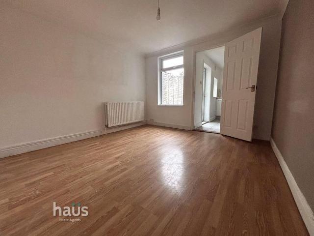 2 bedroom end of terrace house to rent
