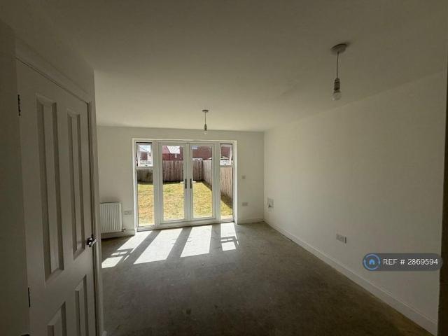2 bedroom end of terrace house to rent