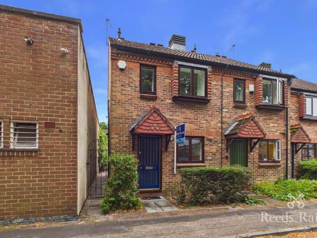 2 bedroom end of terrace house to rent