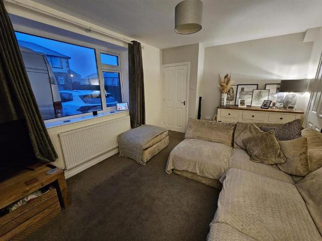 2 bedroom end of terrace house to rent