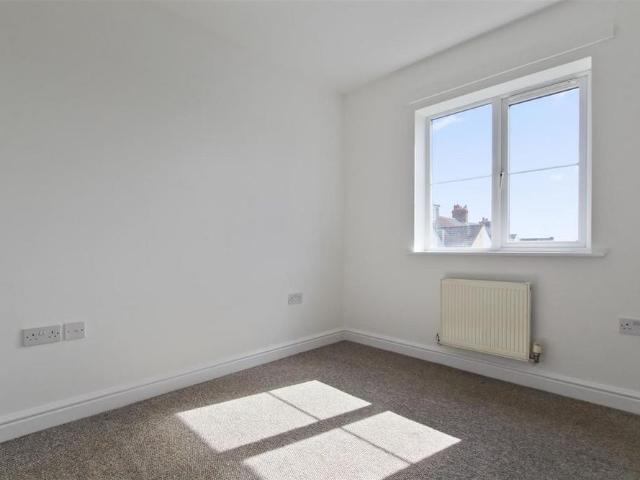 2 bedroom end of terrace house to rent