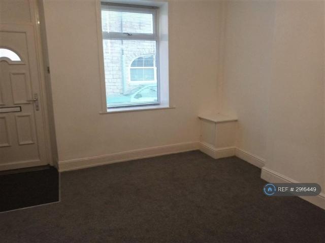 2 bedroom end of terrace house to rent