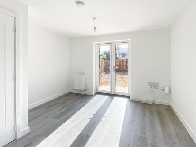 2 bedroom end of terrace house to rent
