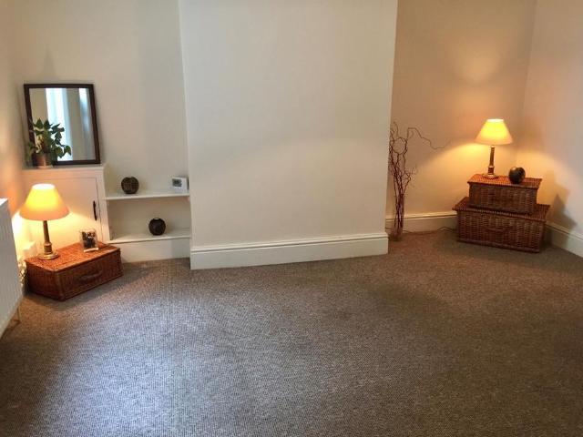 2 bedroom end of terrace house to rent