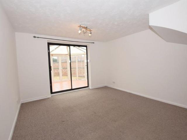 2 bedroom end of terrace house to rent