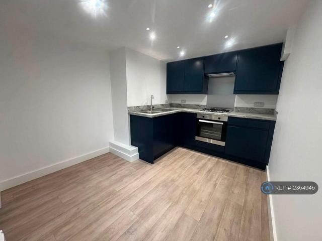 2 bedroom end of terrace house to rent