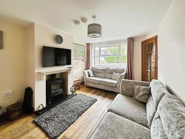 2 bedroom end of terrace house to rent