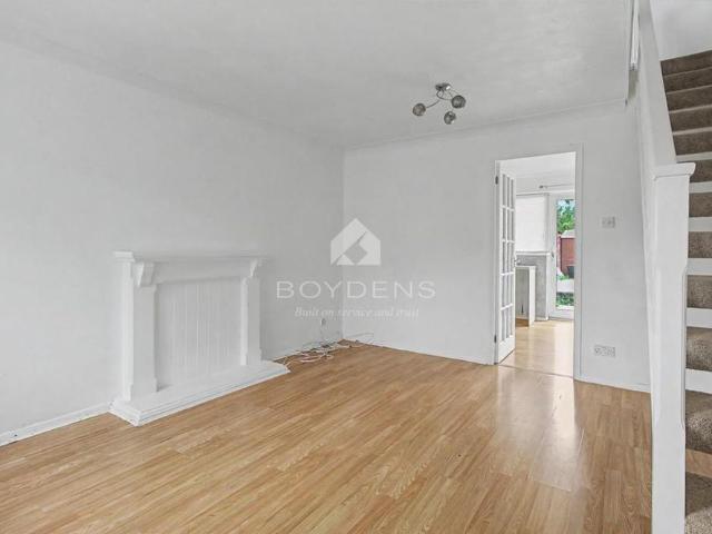 2 bedroom end of terrace house to rent