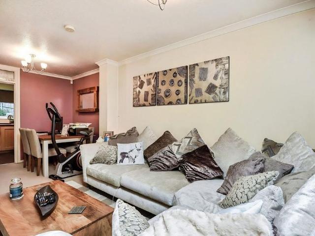 2 bedroom end of terrace house to rent