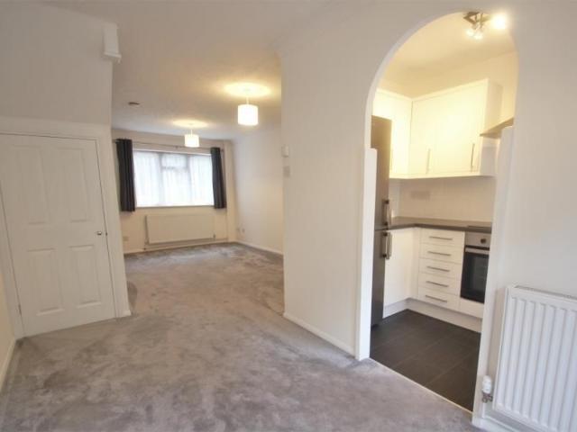 2 bedroom end of terrace house to rent