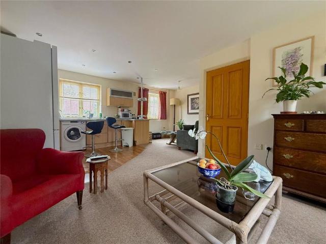 2 bedroom end of terrace house to rent
