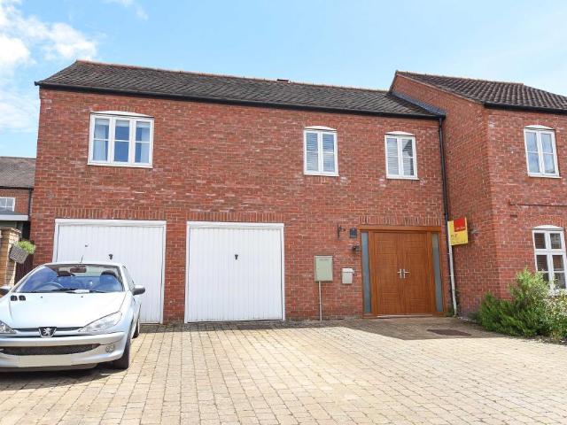 2 bedroom end of terrace house to rent