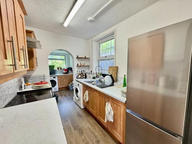 2 bedroom end of terrace house to rent