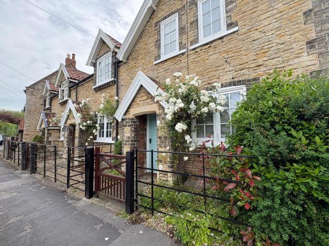 2 bedroom end of terrace house to rent
