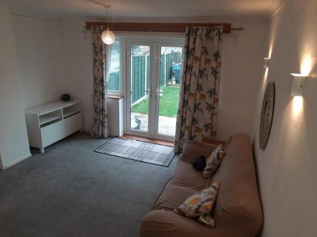 2 bedroom end of terrace house to rent