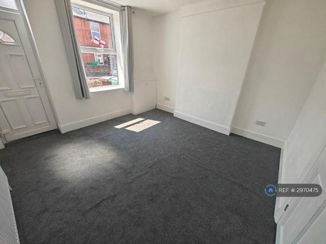 2 bedroom end of terrace house to rent