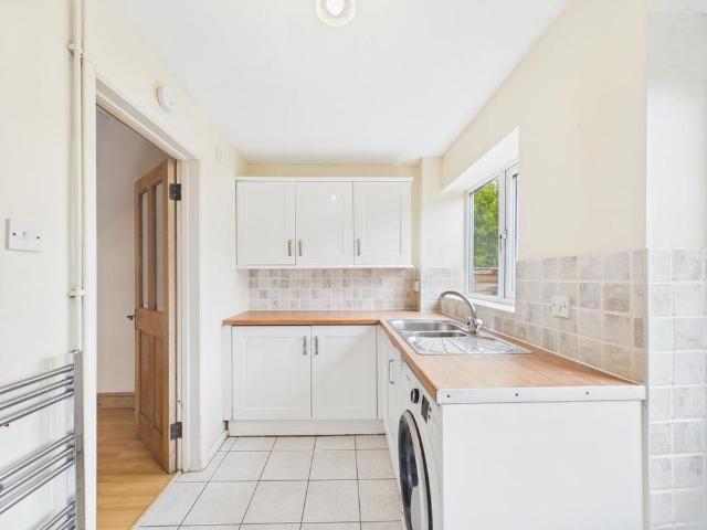 2 bedroom end of terrace house to rent