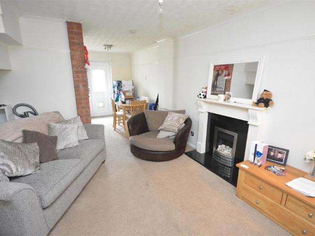 2 bedroom end of terrace house to rent
