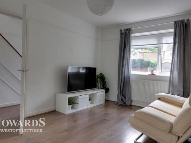 2 bedroom end of terrace house to rent