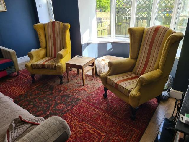 2 bedroom end of terrace house to rent