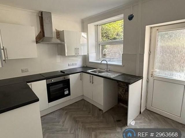 2 bedroom end of terrace house to rent