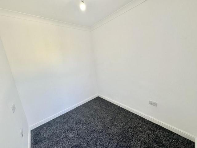 2 bedroom end of terrace house to rent