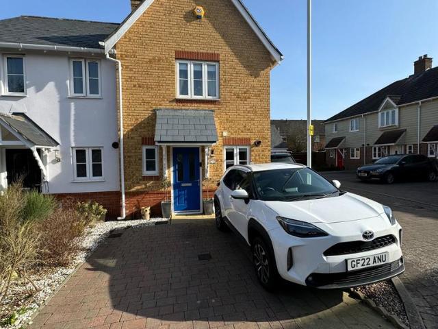 2 bedroom end of terrace house to rent