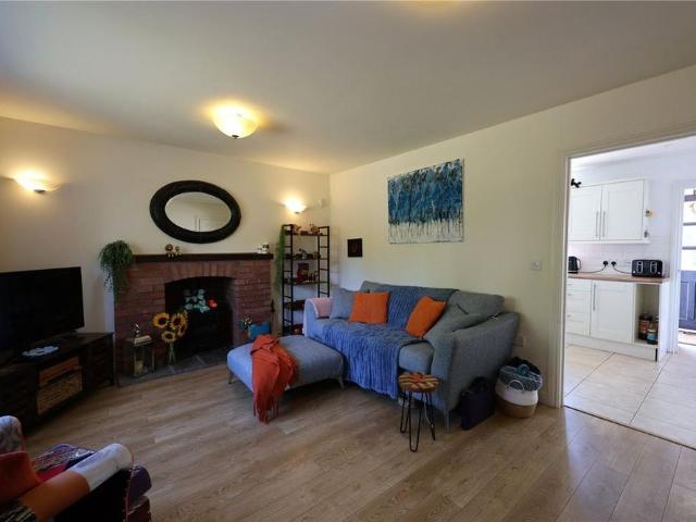 2 bedroom end of terrace house to rent