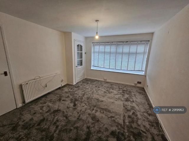 2 bedroom end of terrace house to rent